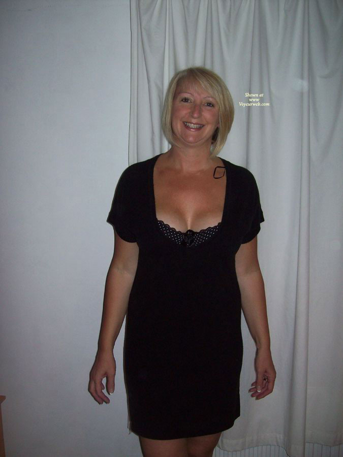 Wifes Cleavage Ass December 2010 Voyeur Web